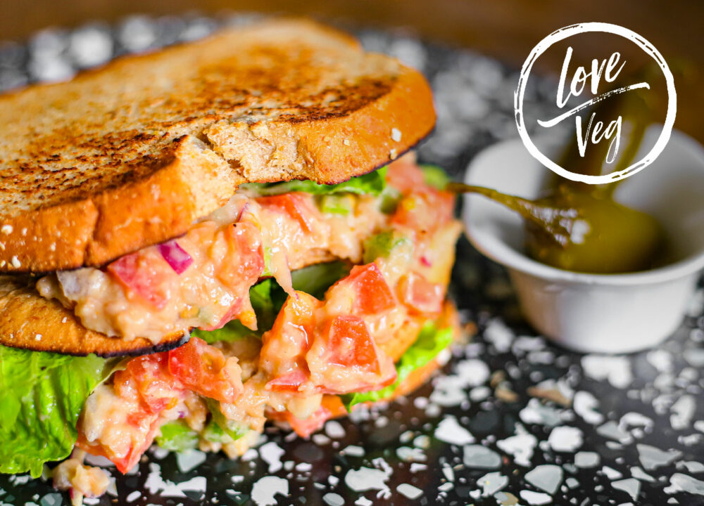 Sandwich de Ensalada de Frijoles | Love Veg